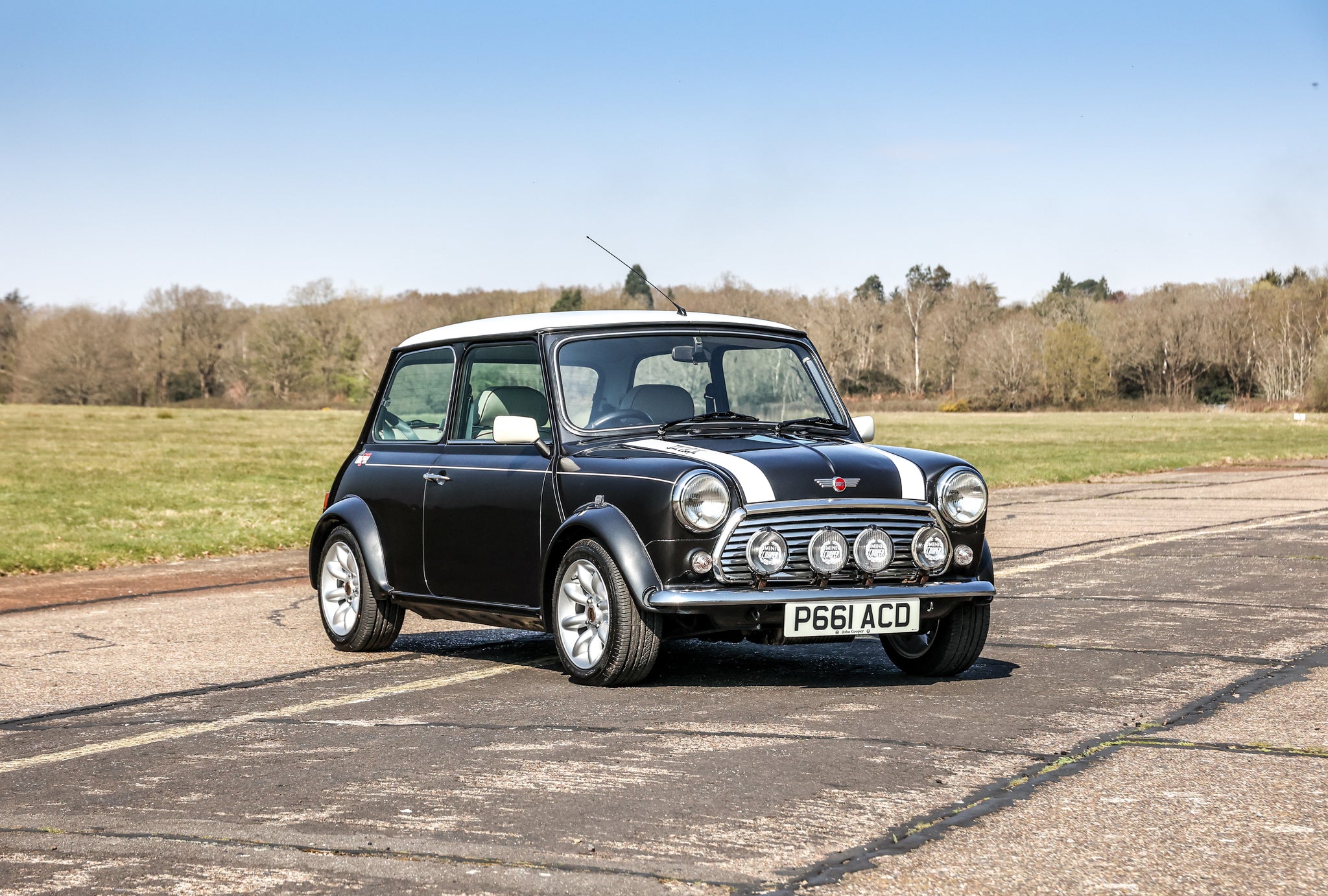 Phil Mires Classic Cars - Classic Mini Specialist